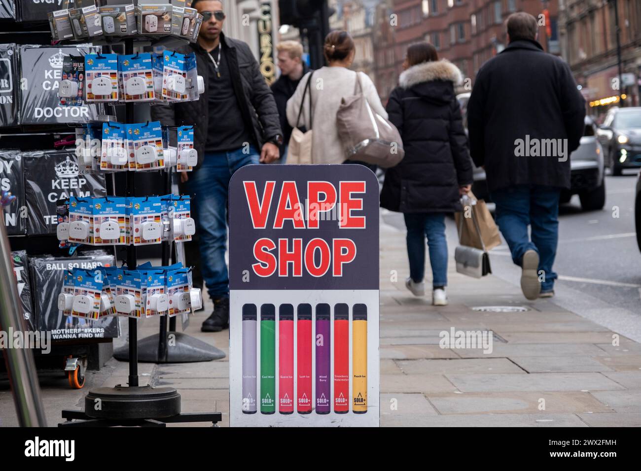 Children vaping 2024 hi-res stock photography and images - Alamy