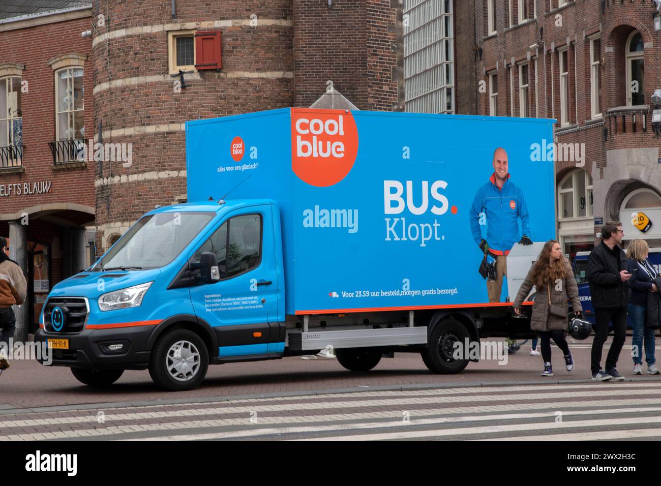 Coolblue logo hi-res stock photography and images - Alamy