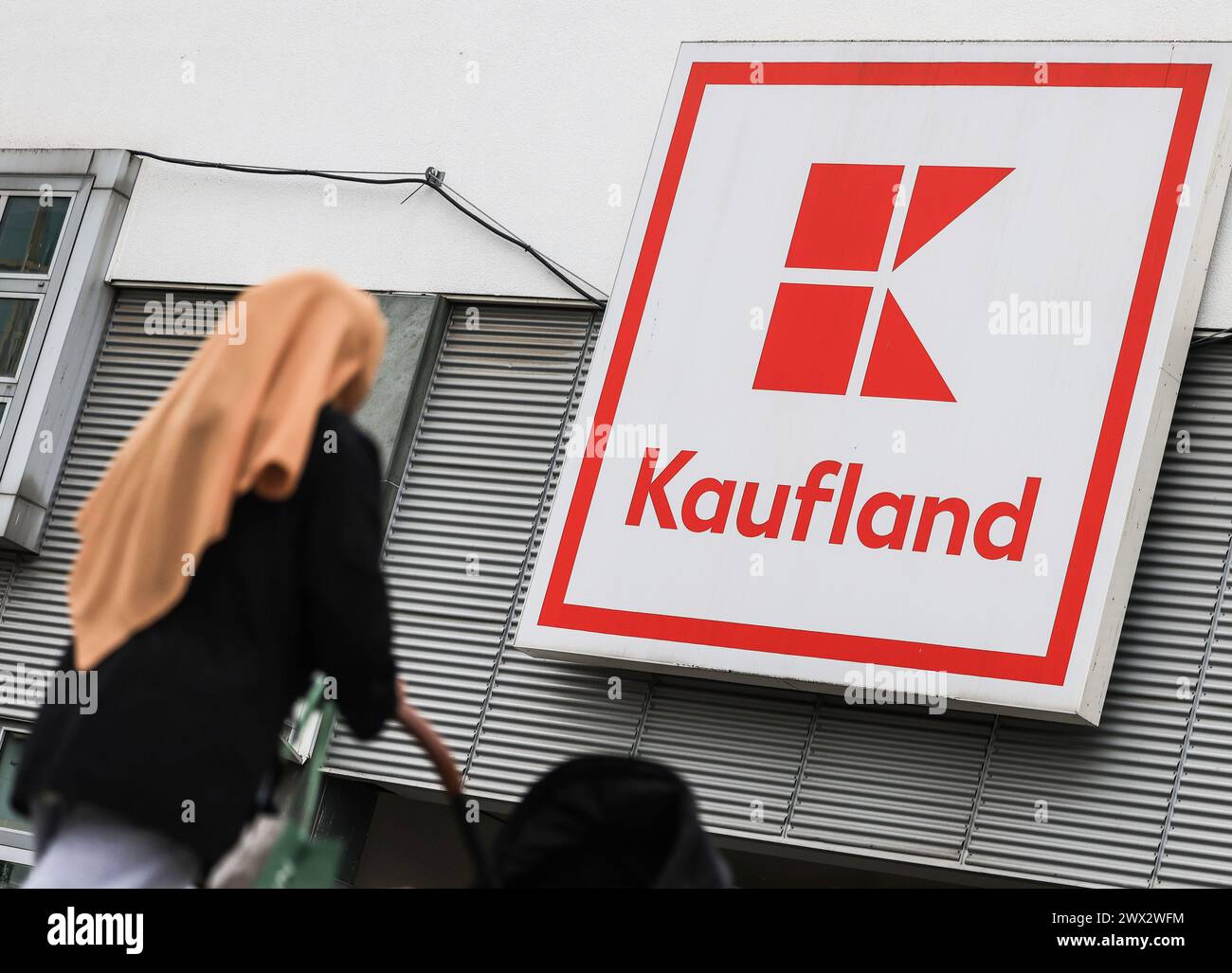 27 March 2024, North Rhine-Westphalia, Cologne: The Kaufland logo hangs ...