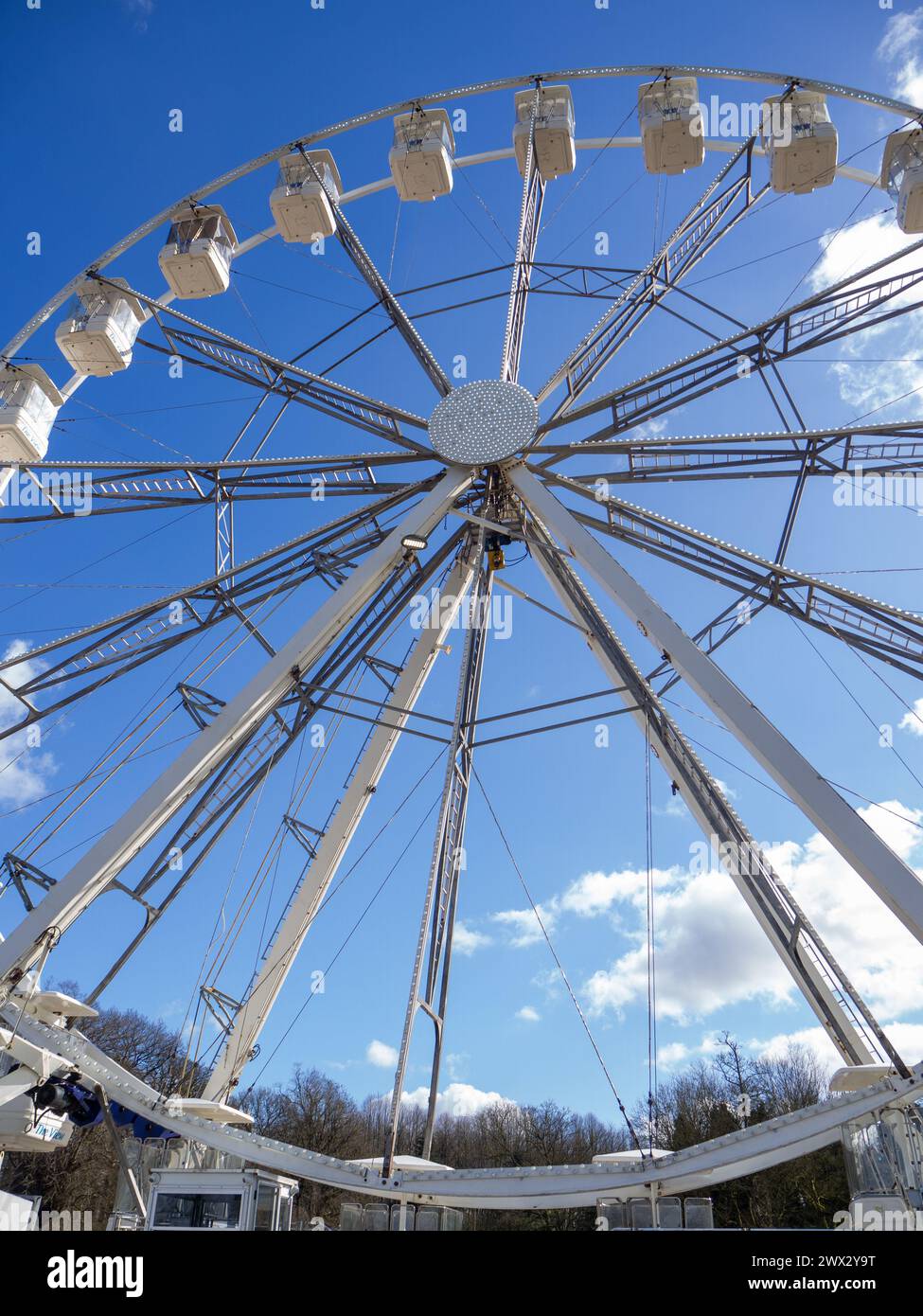 Big wheel white lights hi-res stock photography and images - Alamy