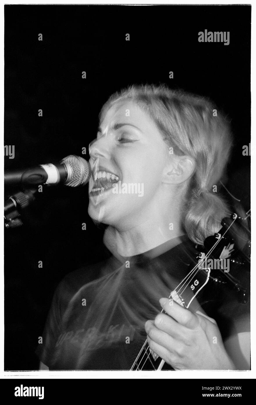 TANYA DONELLY, BELLY, 1995: Tanya Donelly of Belly playing live at ...