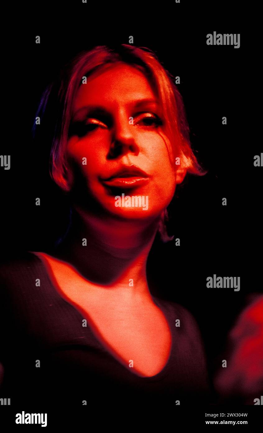 TANYA DONELLY, BELLY, 1995: Tanya Donelly of Belly playing live at ...