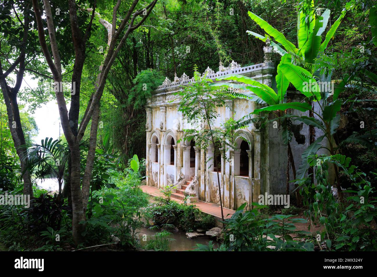Ancient wat pha lat hi-res stock photography and images - Alamy
