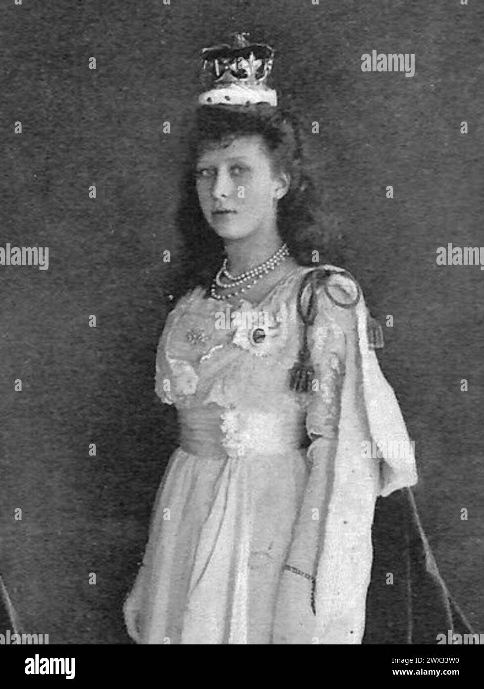 Princess Mary wearing her coronet in 1911 Stock Photo - Alamy