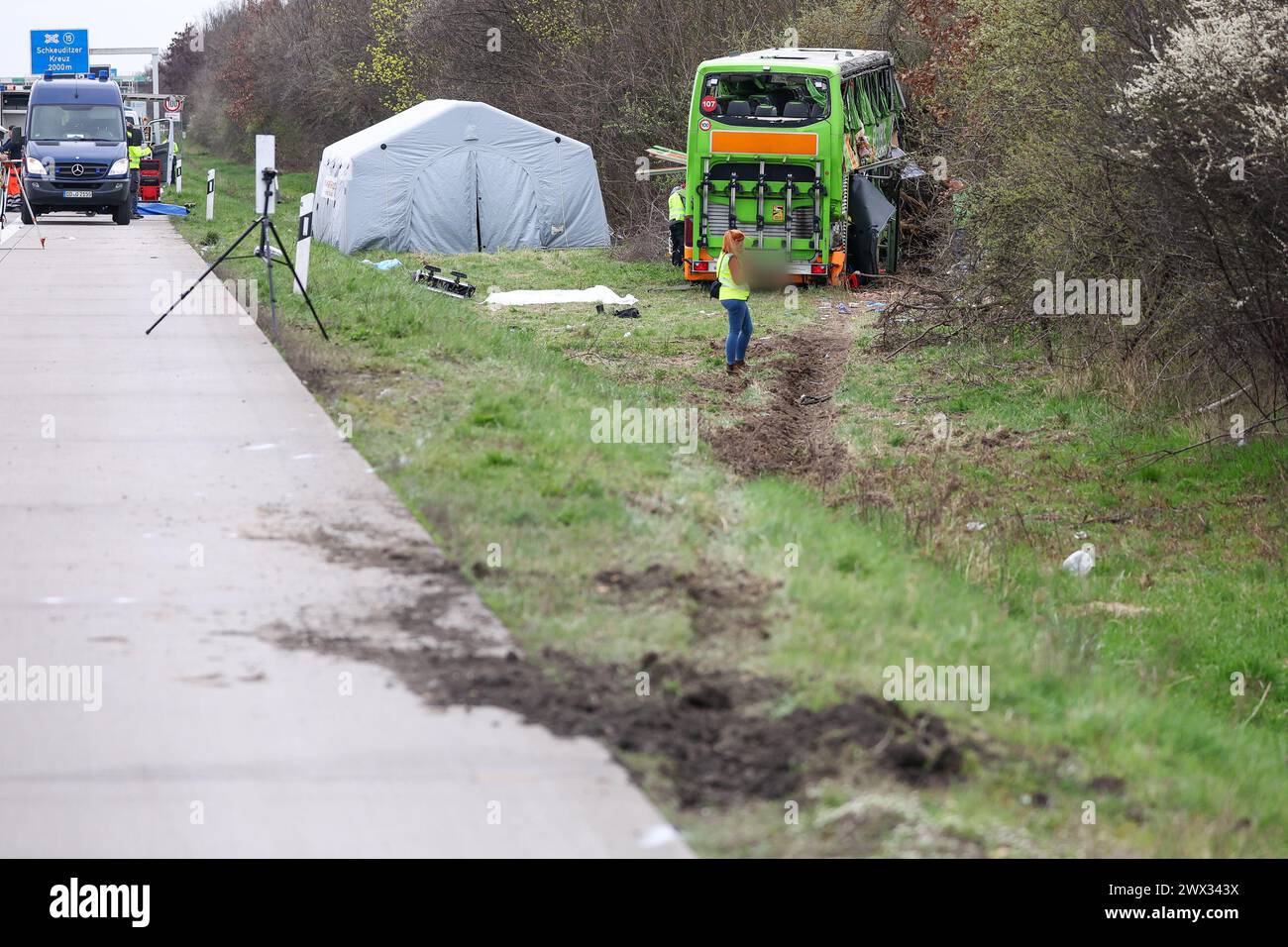 Number five bus hi-res stock photography and images - Alamy
