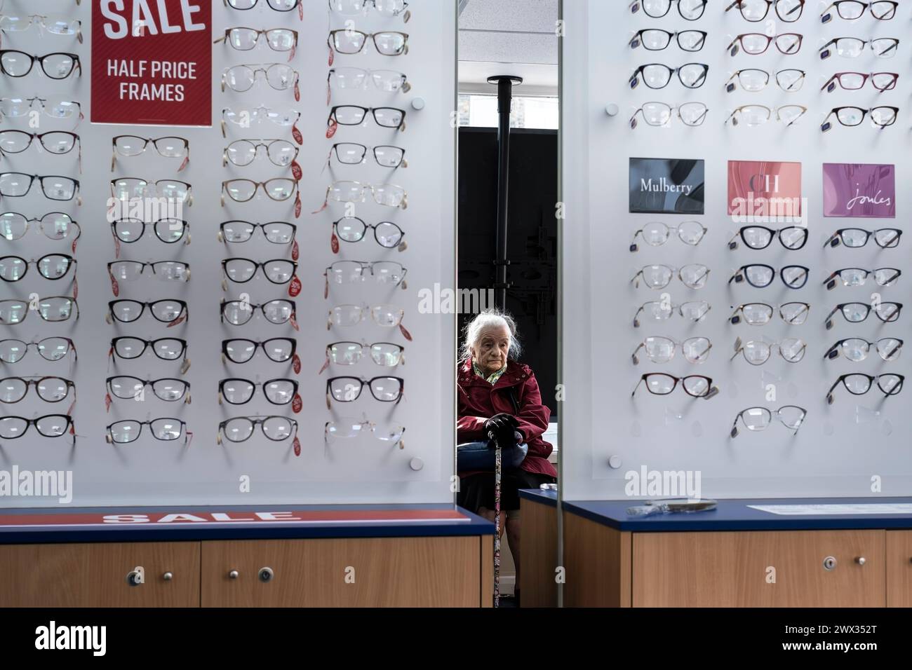 Opticians appointment uk hi-res stock photography and images - Alamy