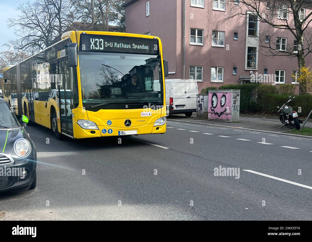 BVG Bus Berlin in Straßenverlekr ÖPNV *** BVG Bus Berlin in road public ...