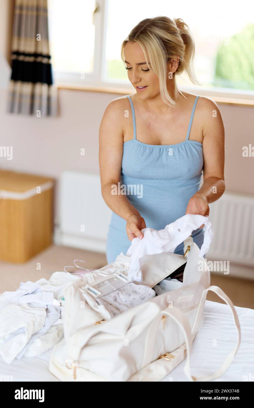 Expectant mum packing bag ready for hospital Stock Photo - Alamy