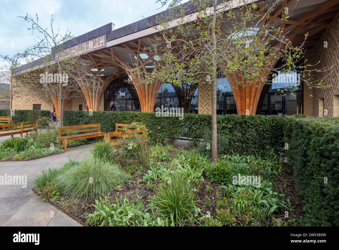 garden at entrance to Cambridge Central Mosque, Cambridge, England, UK ...