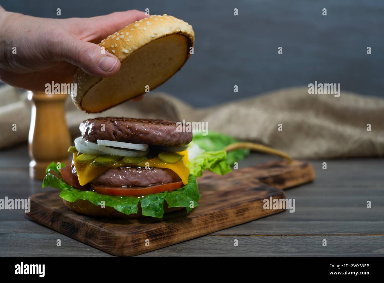 Complete burger with lettuce, cucumber, tomato, onion and cheddar ...
