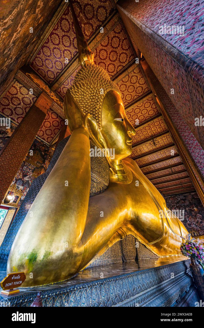The reclining Buddha in Wat Pho temple, reclining, rest, resting ...