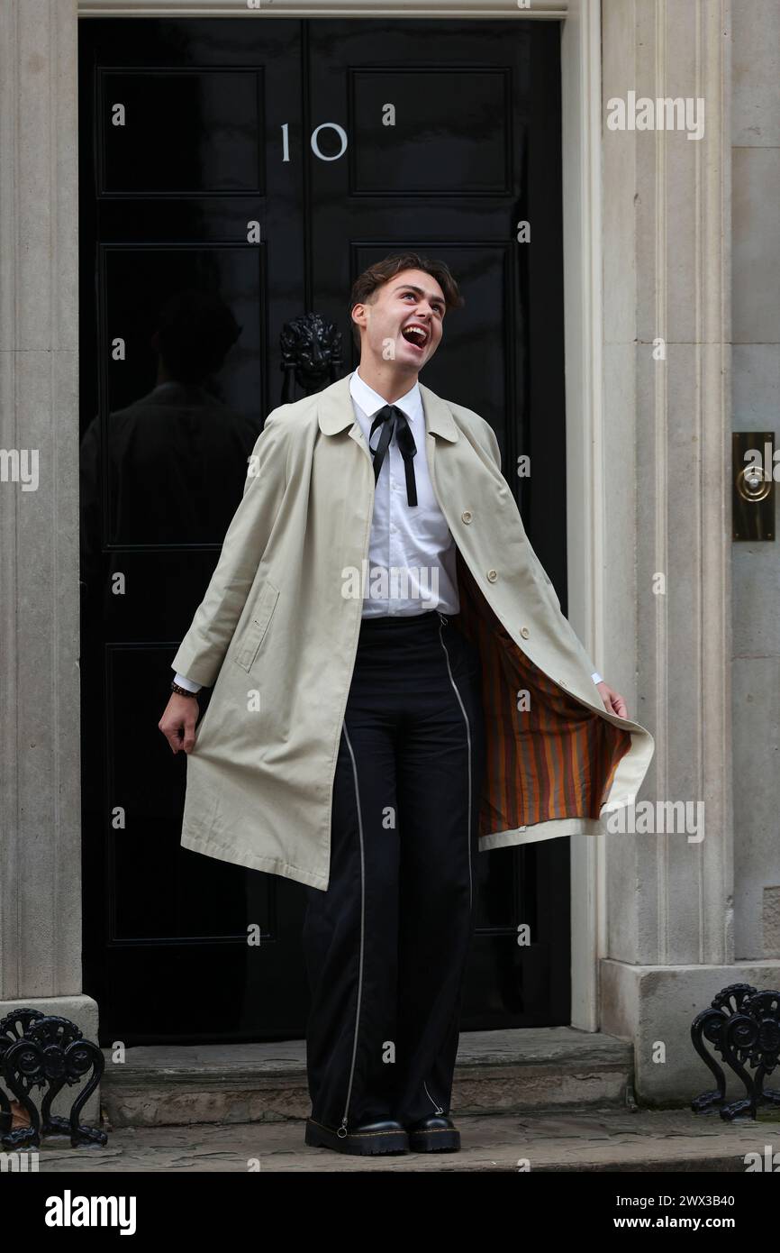 Heartstopper netflix hi-res stock photography and images - Alamy