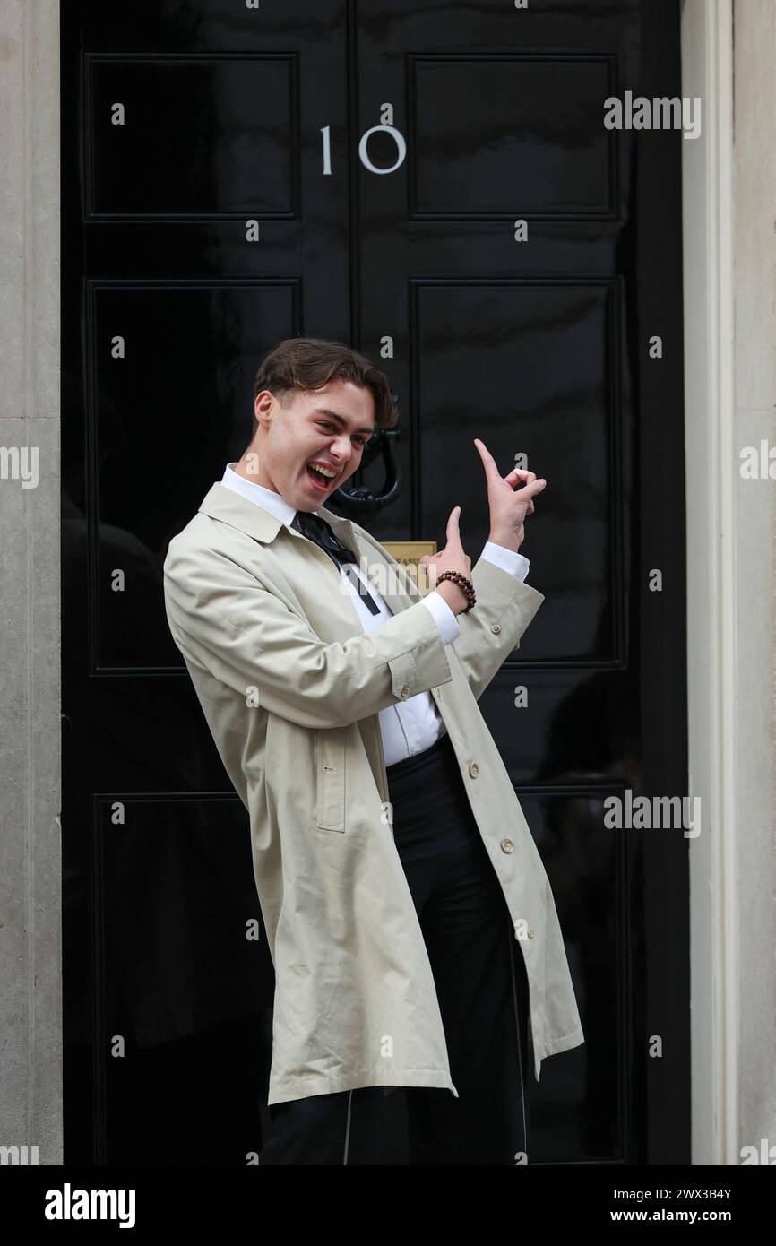 Heartstopper netflix hi-res stock photography and images - Alamy