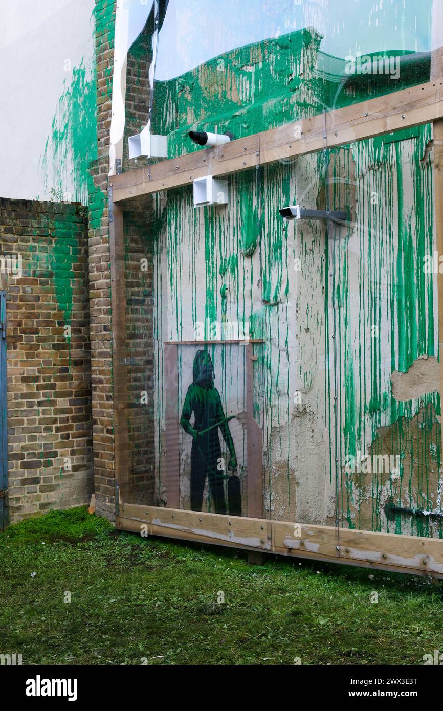 Banksy tree hi-res stock photography and images - Alamy