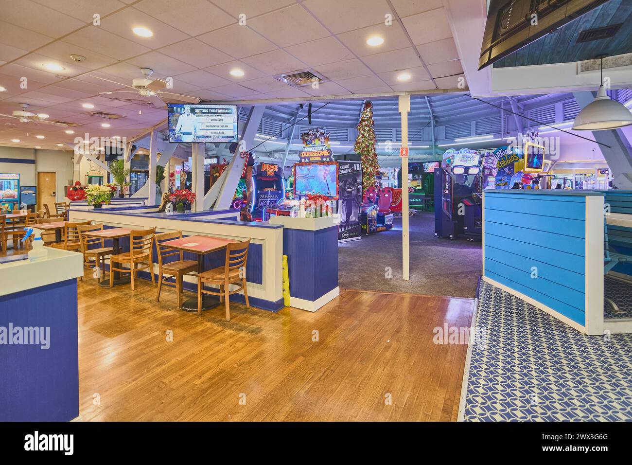 Nueva York, USA - March 27, 2024: A vibrant, lighted game room filled ...