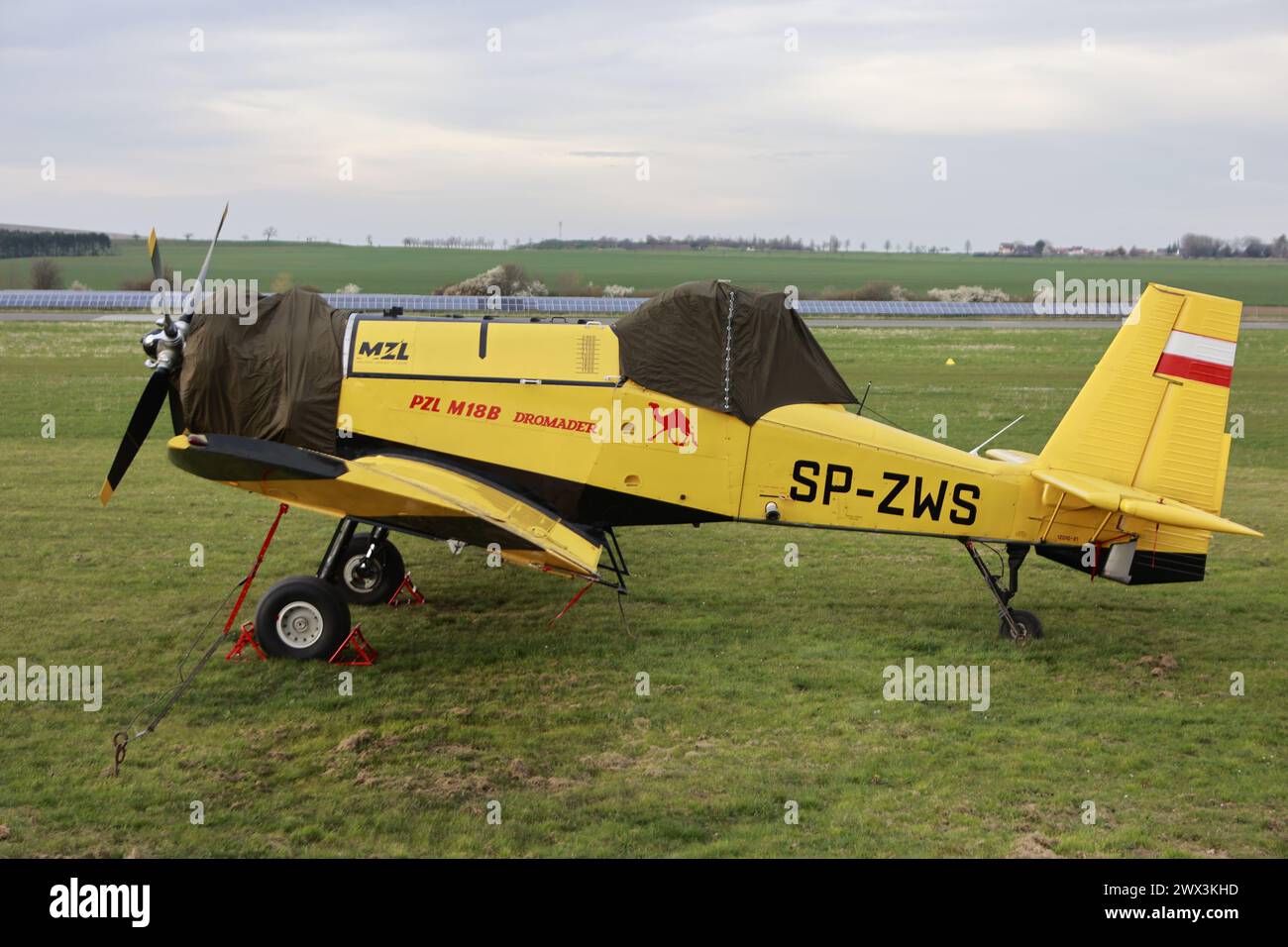 Small fire fighting aircraft hi-res stock photography and images - Alamy