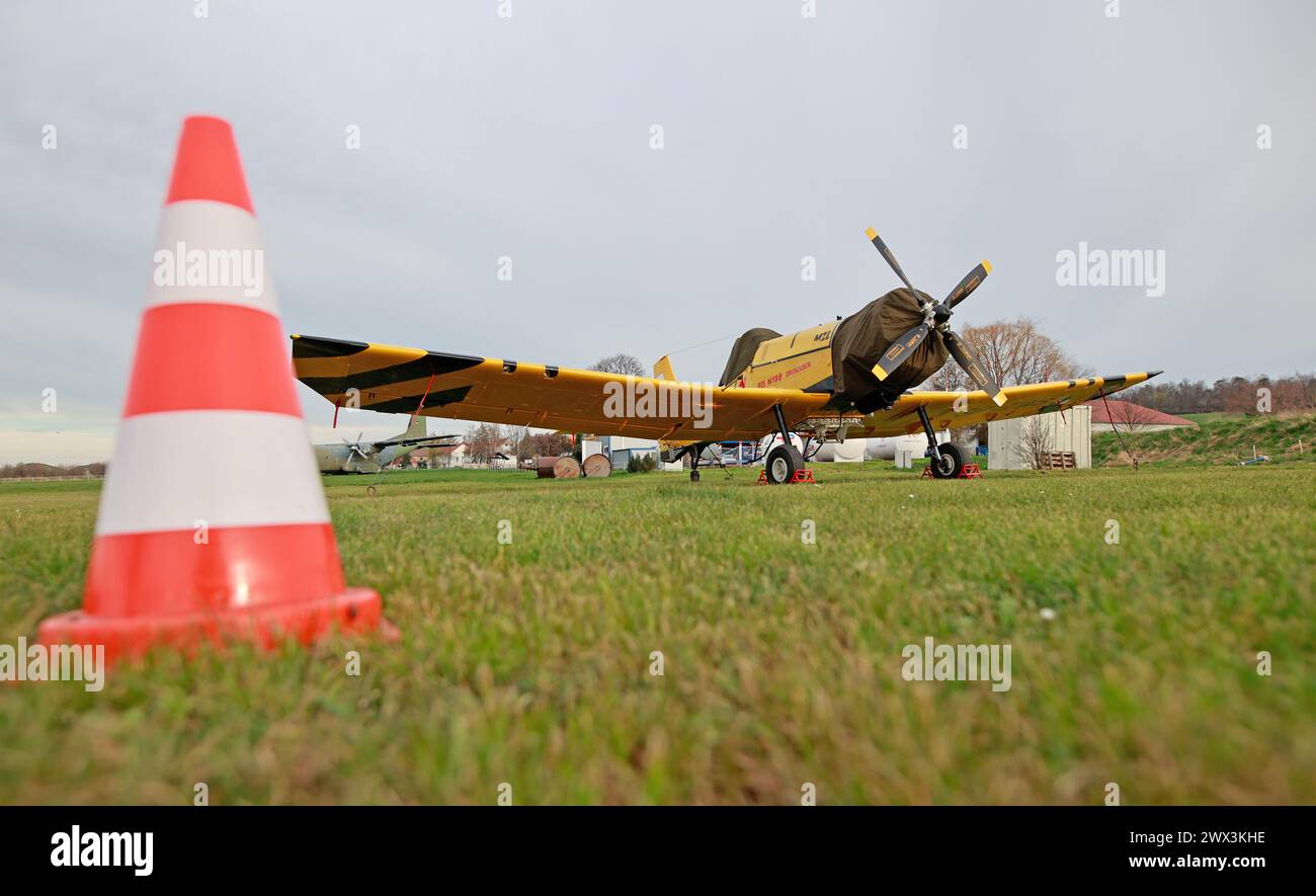 Small fire fighting aircraft hi-res stock photography and images - Alamy