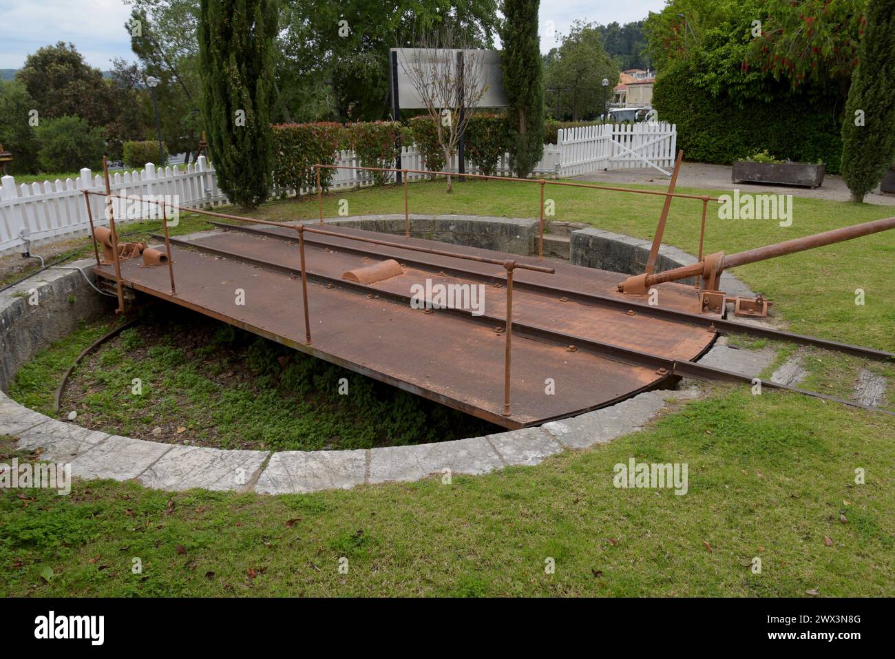 Disused locomotive turntable at the Railway Station of Olympia ...