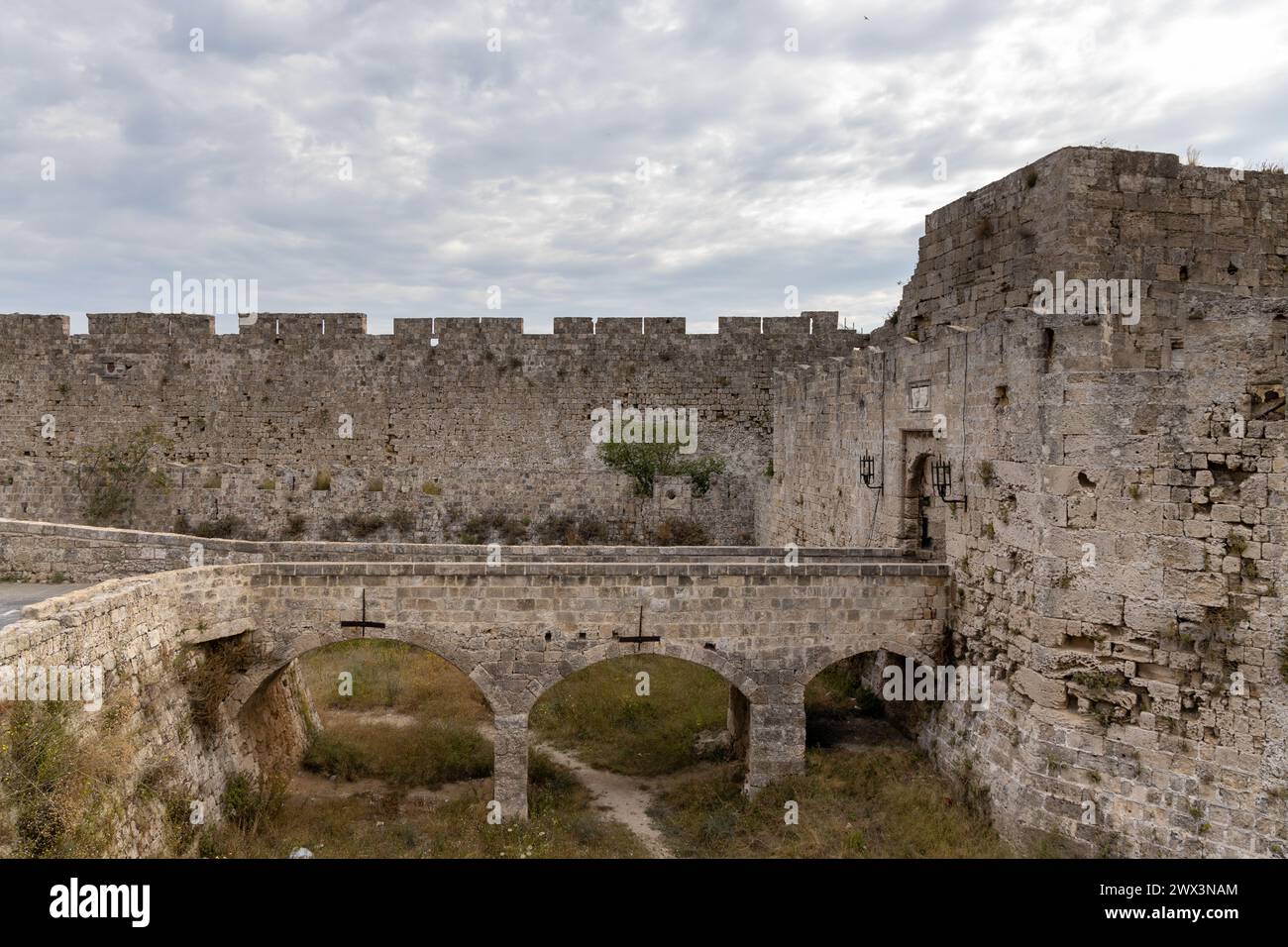 Empty old town street summer hi-res stock photography and images - Alamy