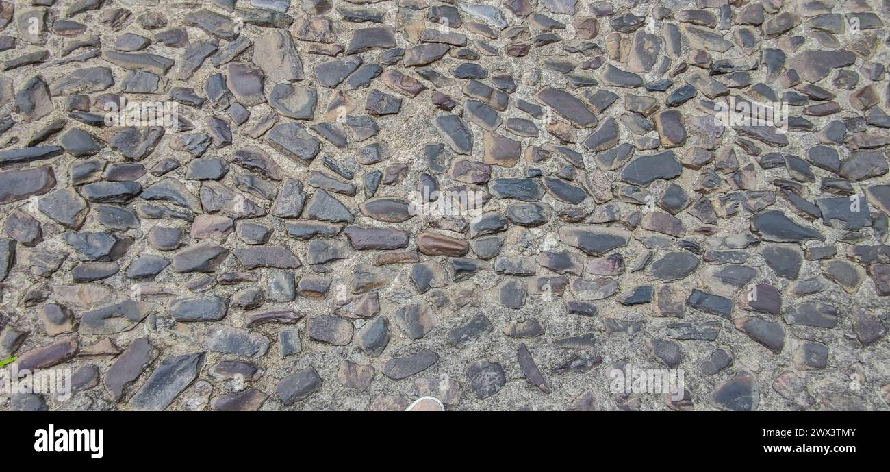 Cobblestone pavement made with quartzite undevastated stones ...