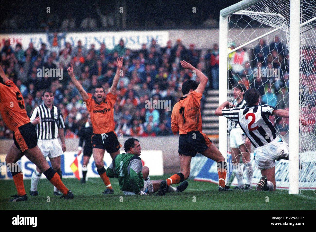 Wolverhampton Wanderers v Newcastle United at Molineux 10/11/90 Steve ...