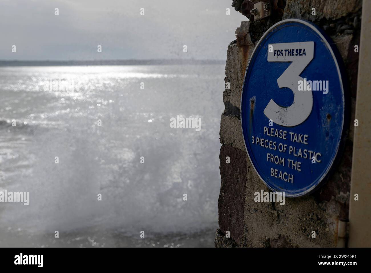 05.09.2023, Irland Land und Leute, Surfer- und Küstenstadt Tramore bei ...