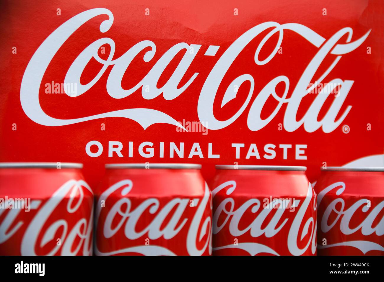 Cans of coca cola hi-res stock photography and images - Alamy