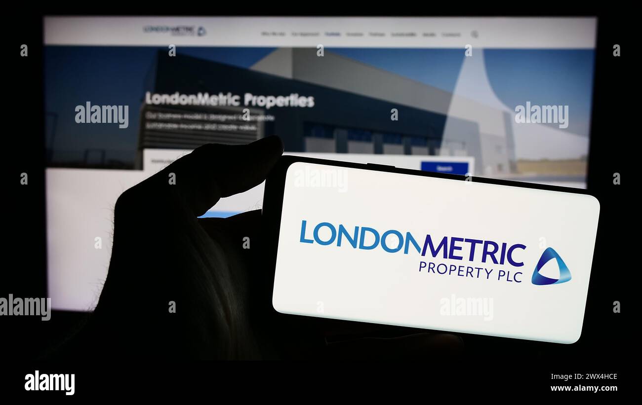 Londonmetric logo hi-res stock photography and images - Alamy