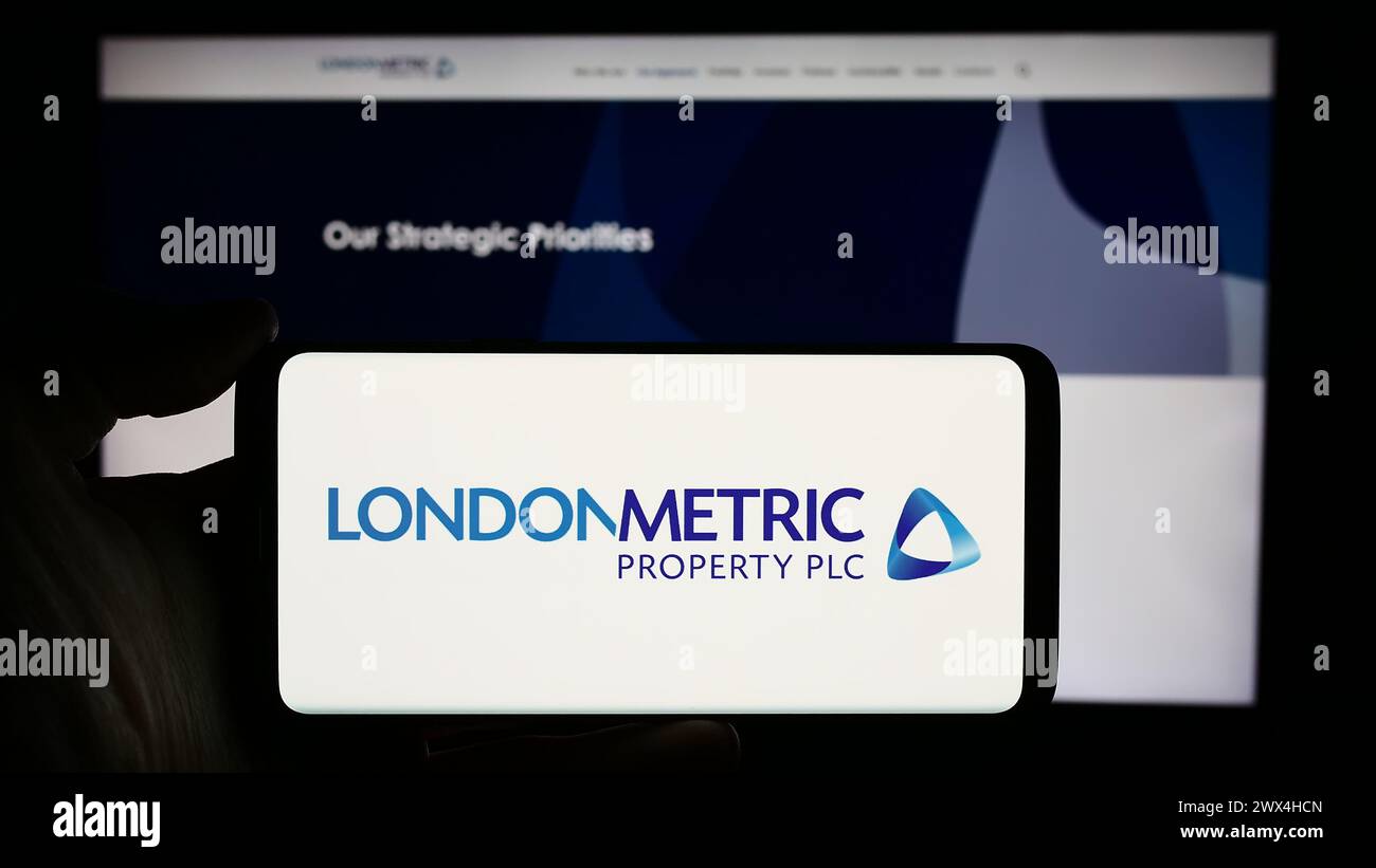 Londonmetric logo hi-res stock photography and images - Alamy