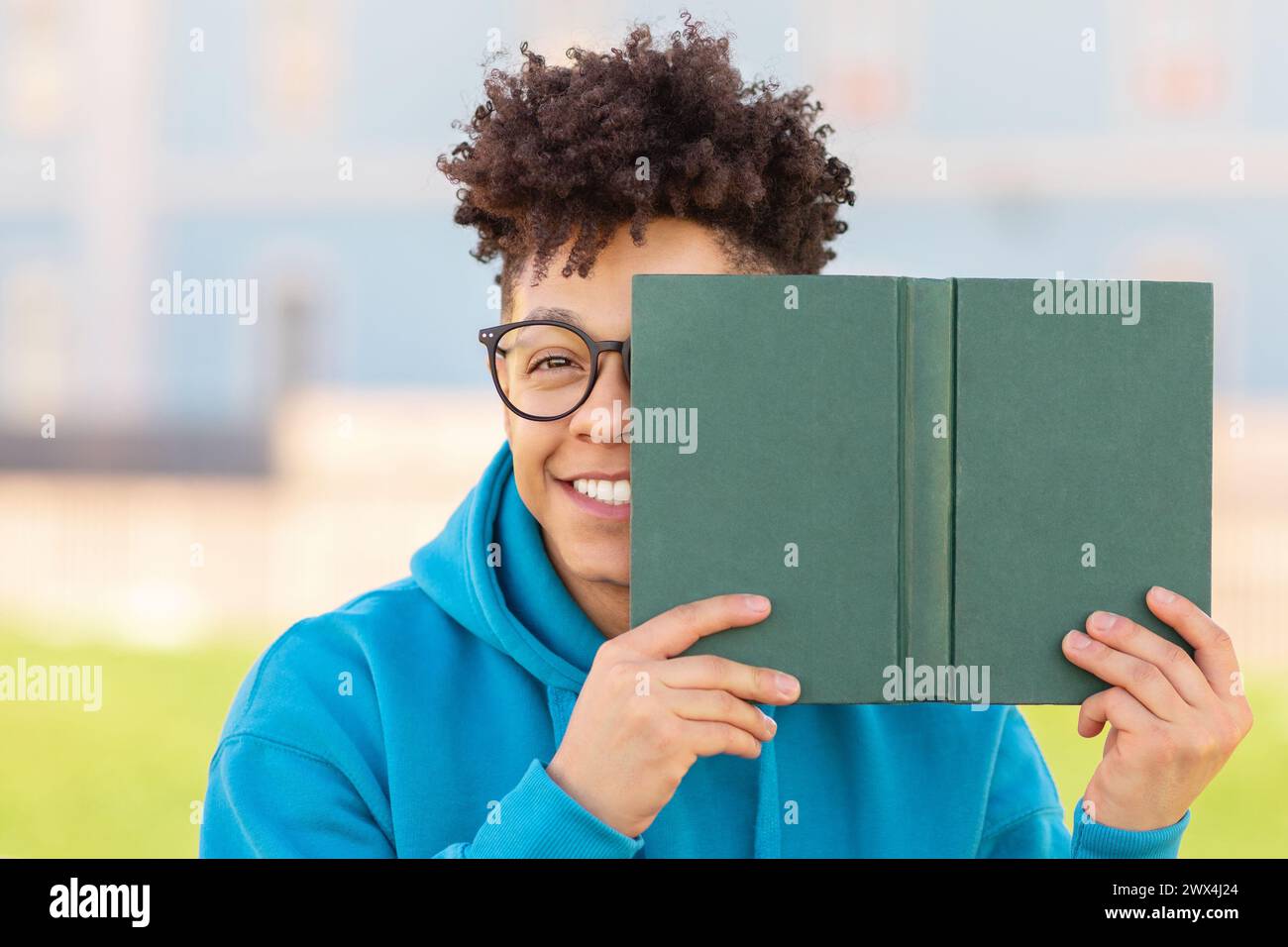 Hiding campus hi-res stock photography and images - Alamy