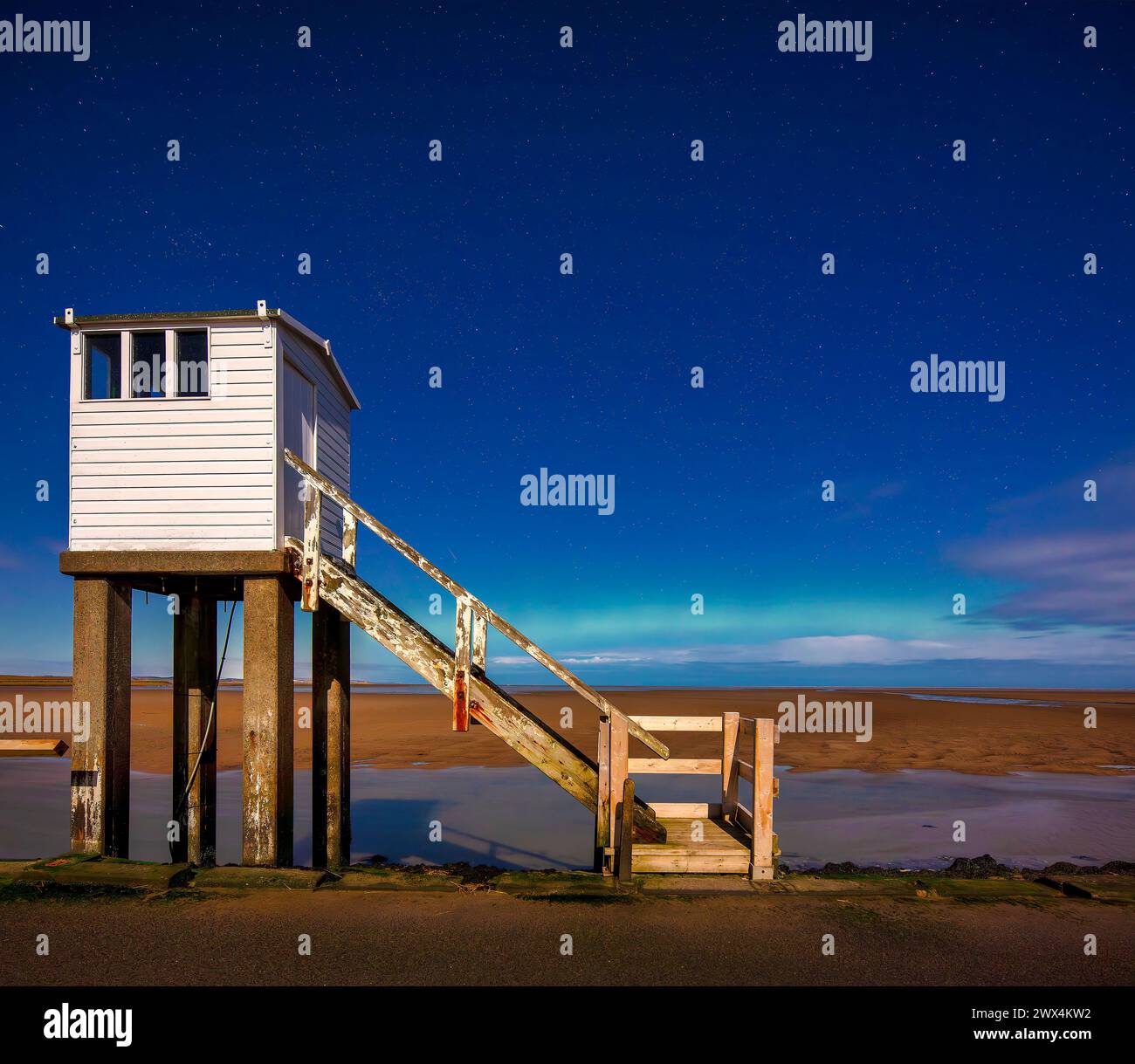 Refuge hut holy island causeway hi-res stock photography and images - Alamy