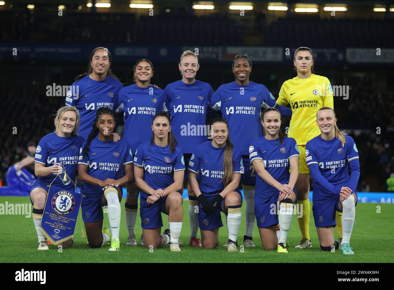Chelsea team pose hi-res stock photography and images - Alamy