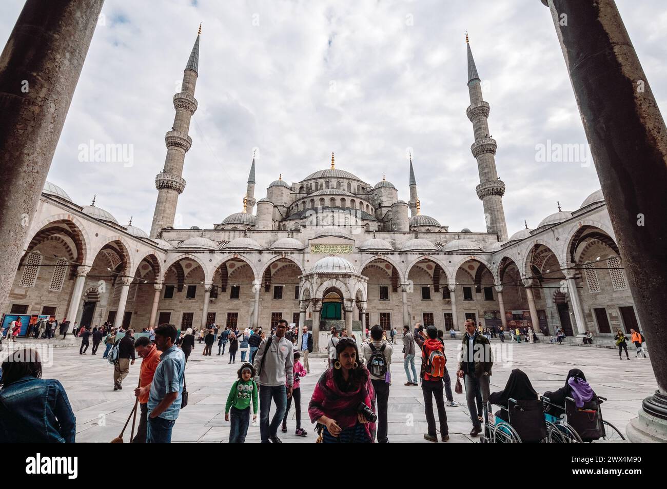 Courtyard of Sultan Ahmed Mosque or Blue Mosque, Istanbul, Turkey Stock ...