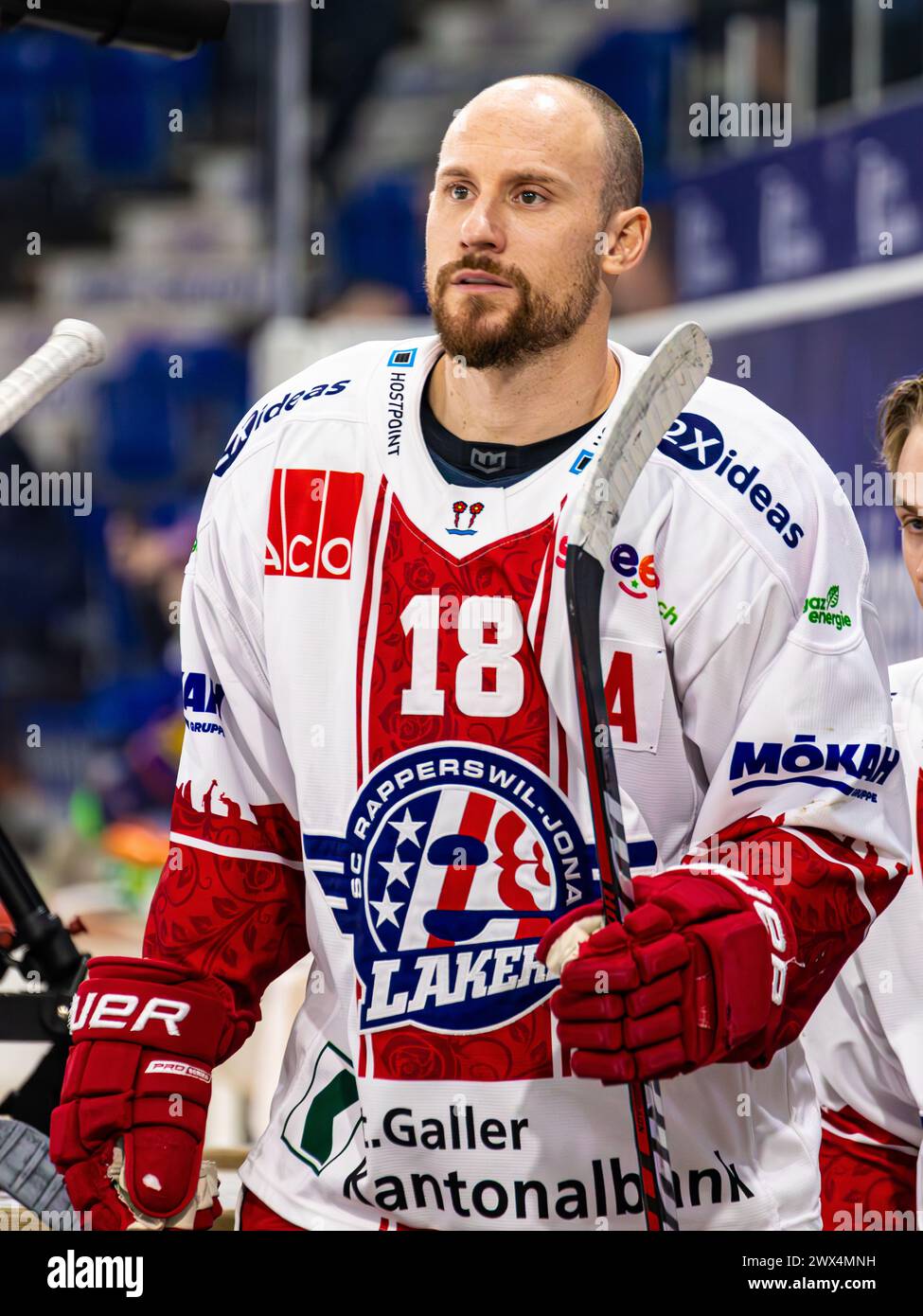 #18 Jeremy Wick, Forward Rapperswil-Jona Lakers comes on the ice ...