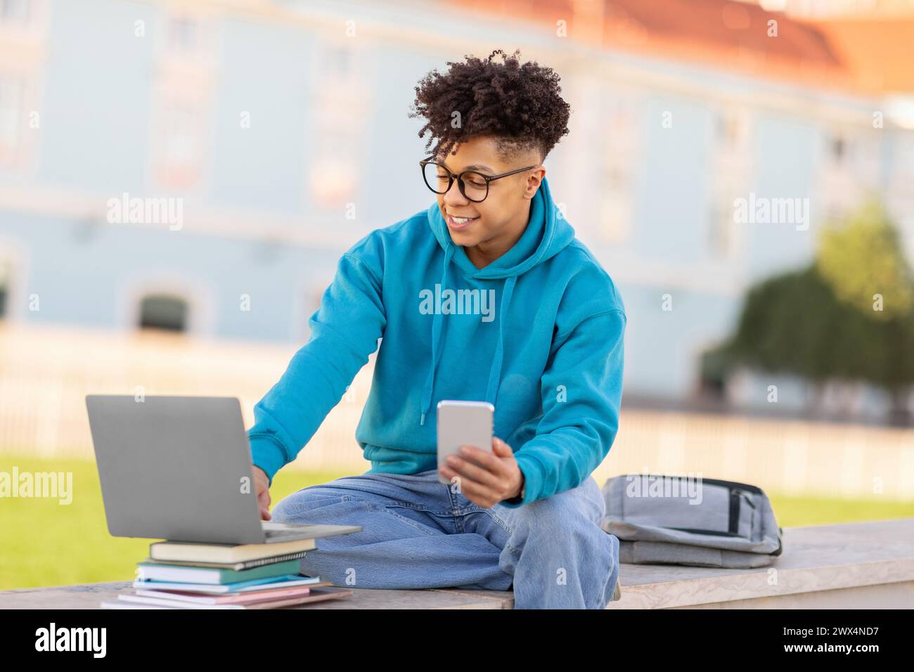 Dualtasking hi-res stock photography and images - Alamy