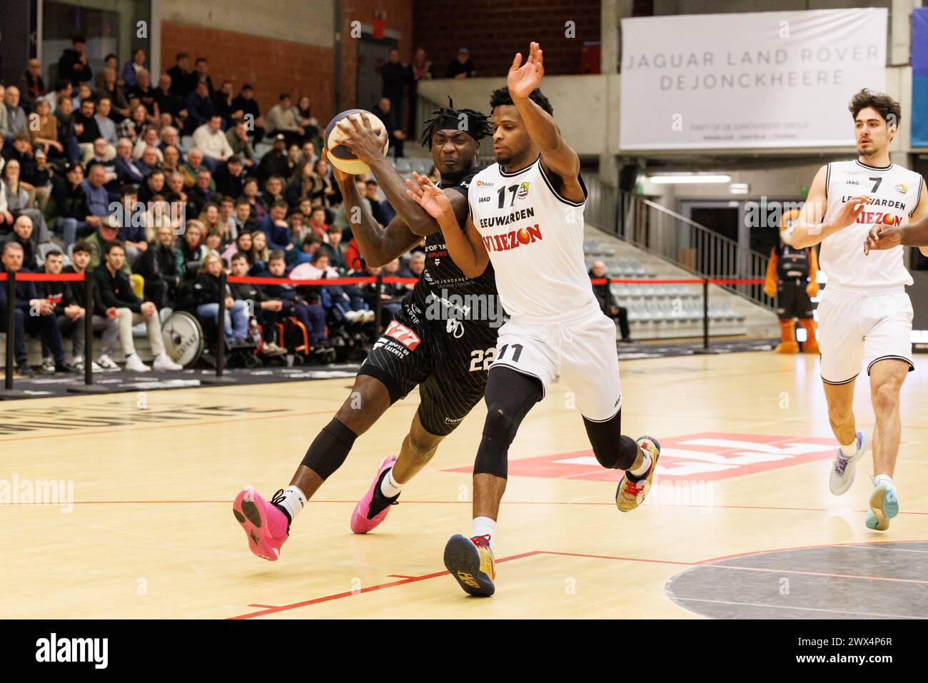 Kortrijk's De'Vondre Perry and LWD's Isaiah Burnett fight for the ball ...