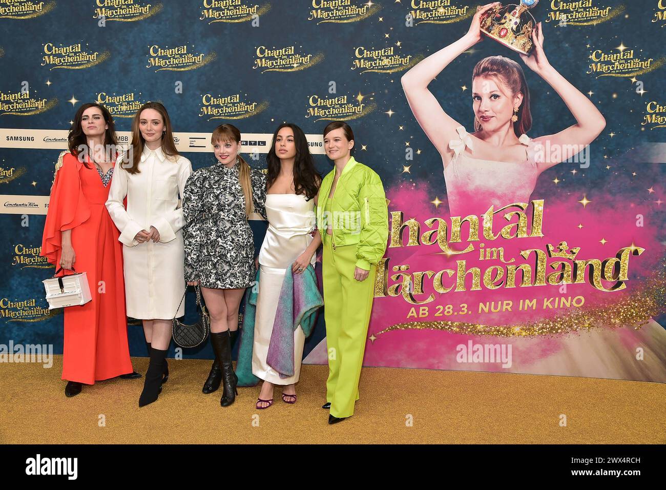 Premiere von CHANTAL IM MÄRCHENLAND Nora Tschirner, Lena Schömann ...