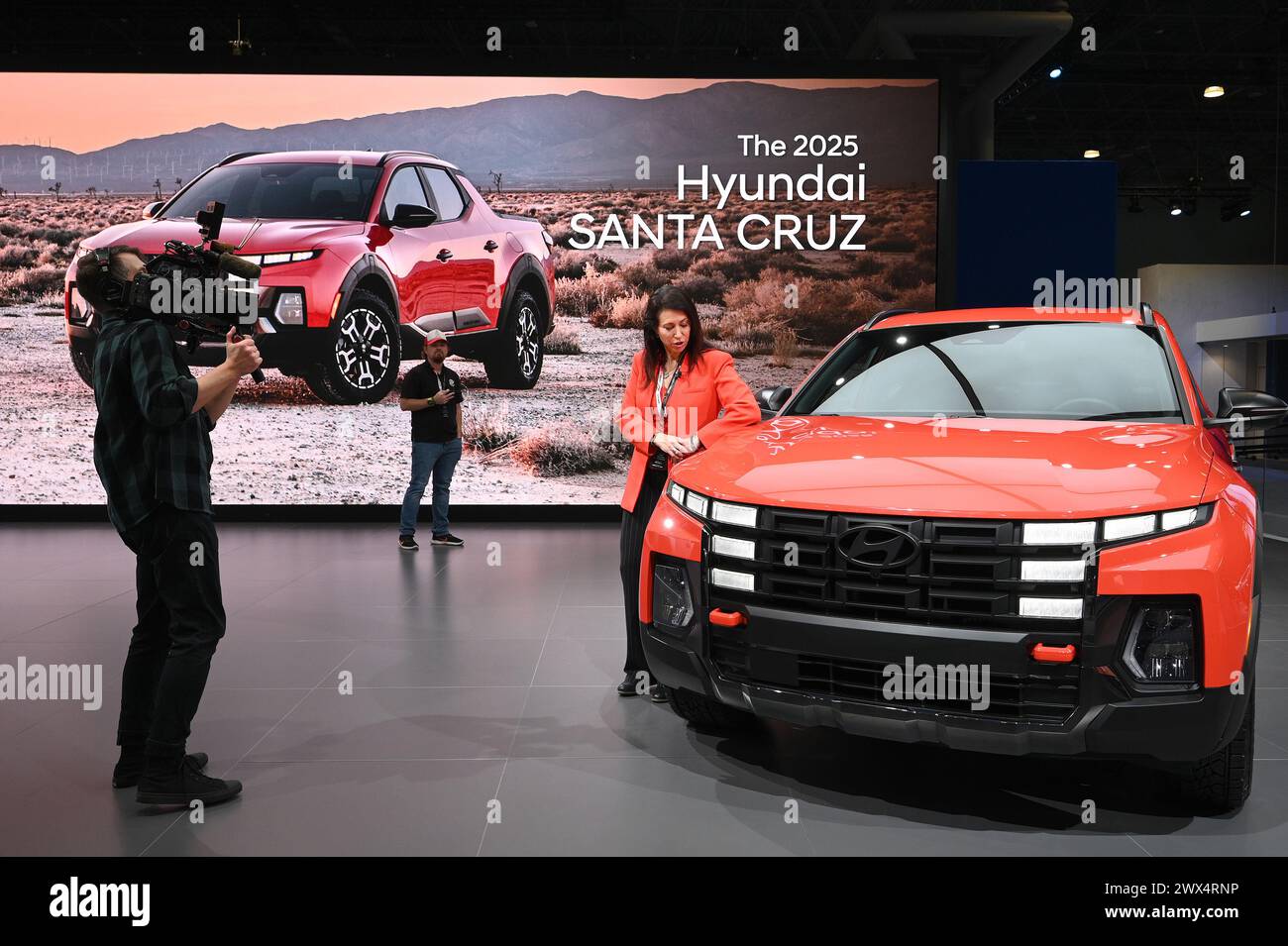 New York, USA. 27th Mar, 2024. Wearing a color-matching jacket ...