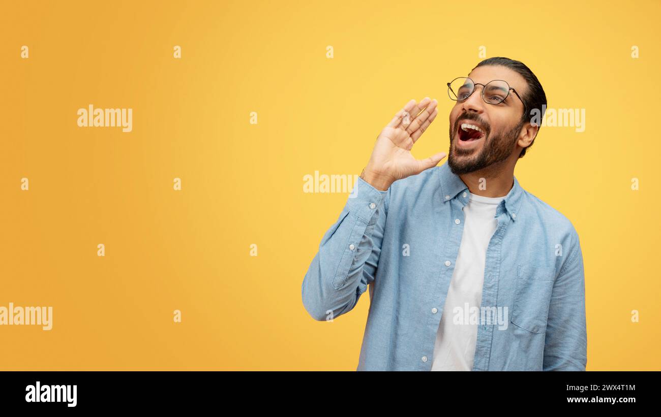 Man calling hand on mouth hi-res stock photography and images - Alamy