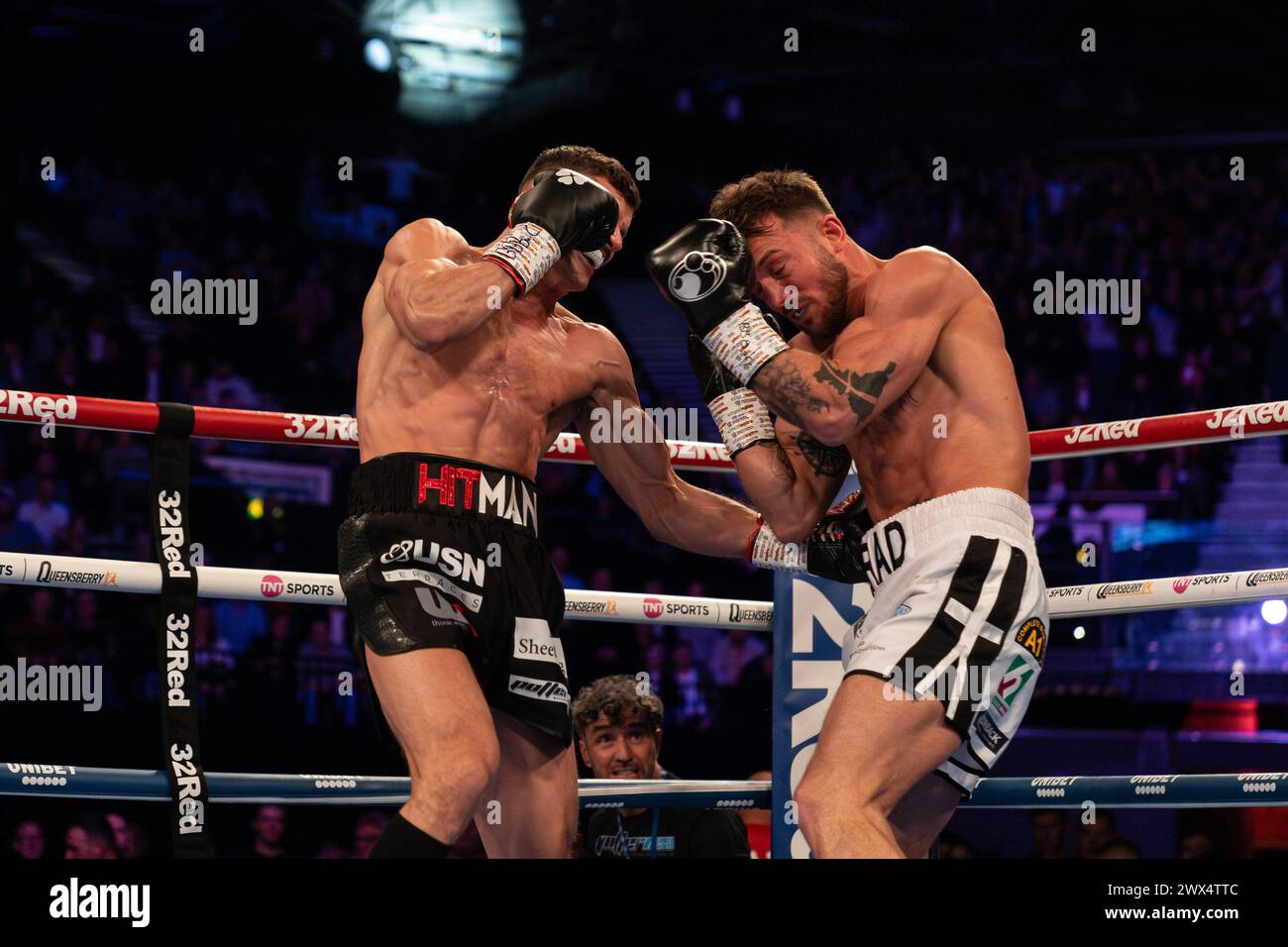 British title fight hi-res stock photography and images - Alamy