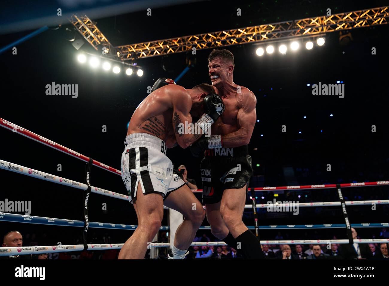 British title fight hi-res stock photography and images - Alamy