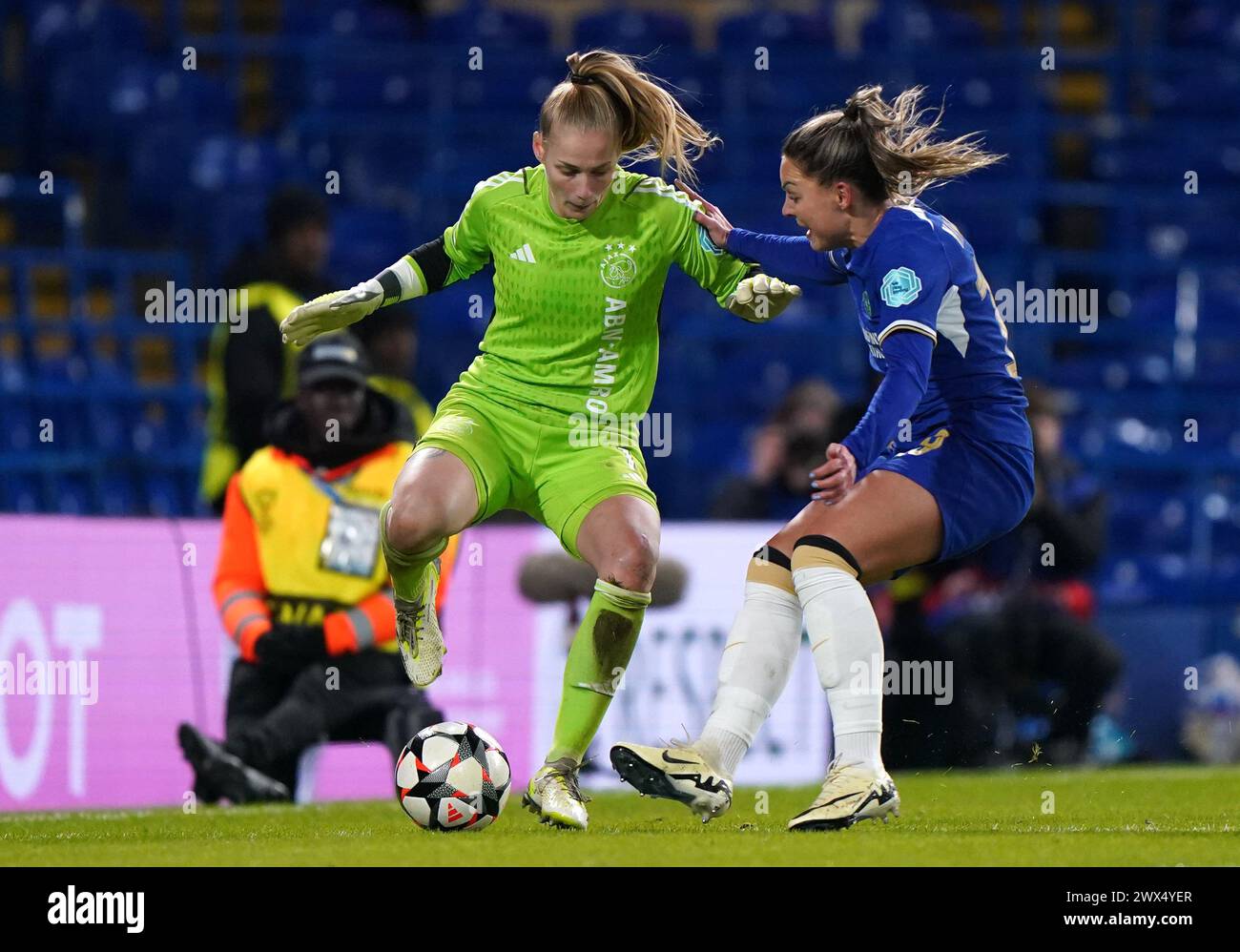 Goalkeeper regina van eijk hi-res stock photography and images - Alamy