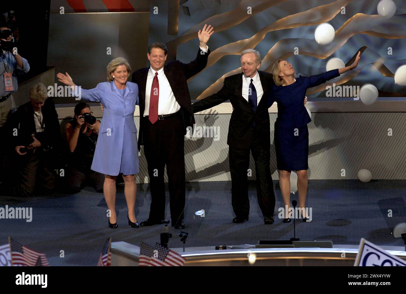 Joe lieberman and his wife hadassah hi-res stock photography and images ...