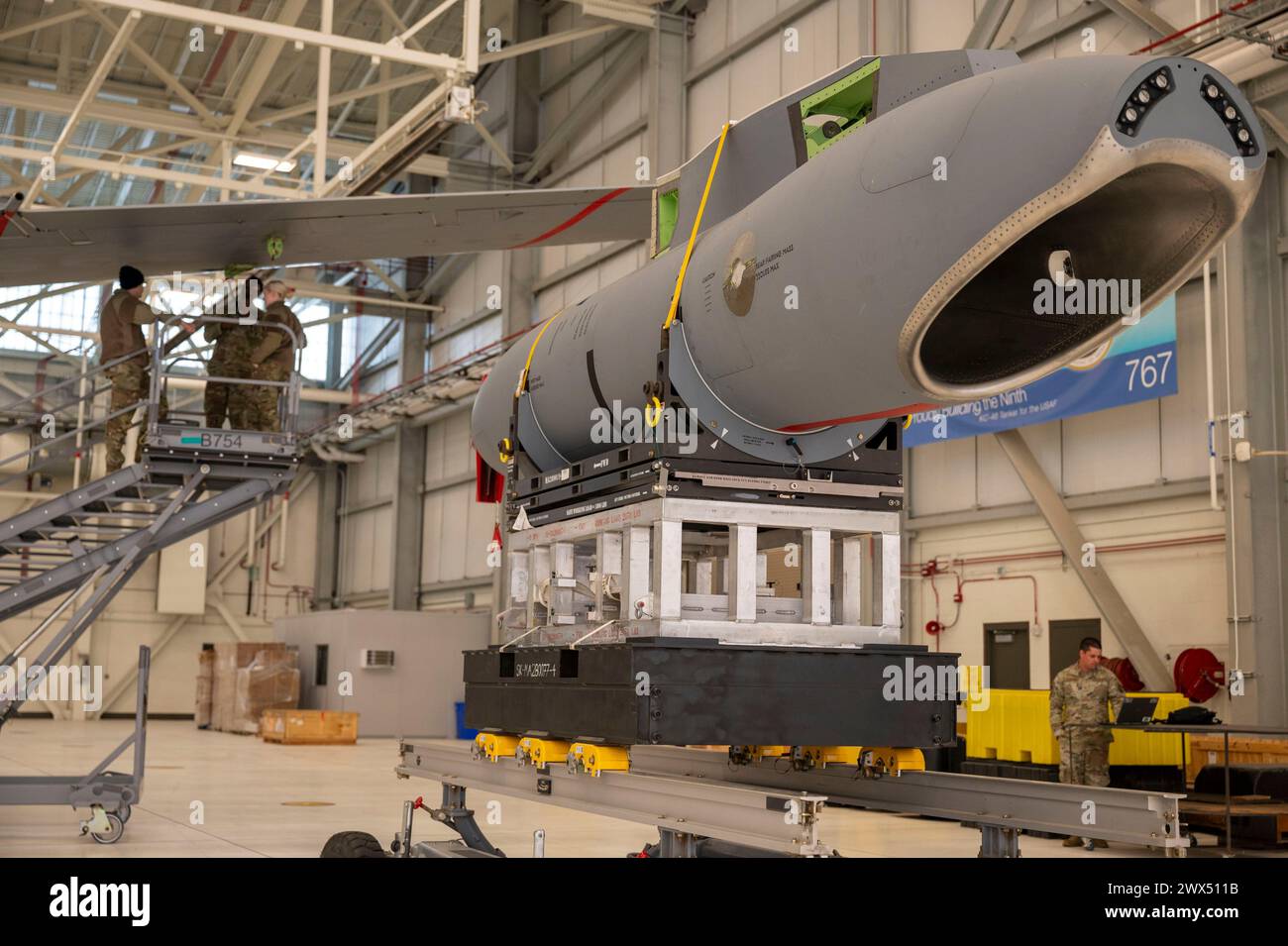 Wing aerial refueling pod hi-res stock photography and images - Alamy