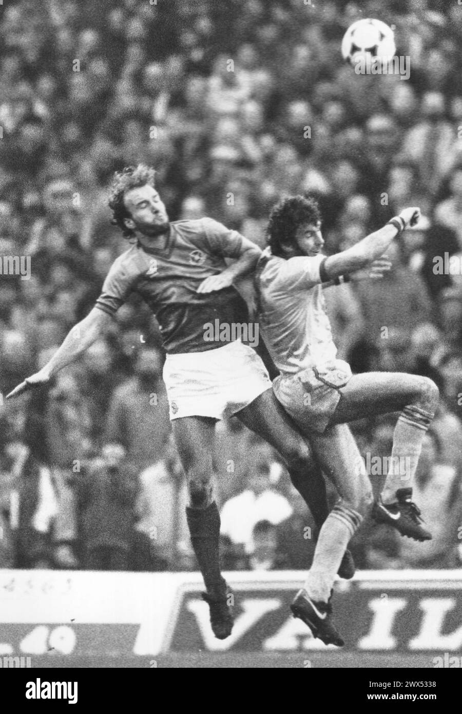 BILLY GILBERT BATTLES WITH SHEFFIELD UNITED'S PETER WITHE. PIC MIKE ...