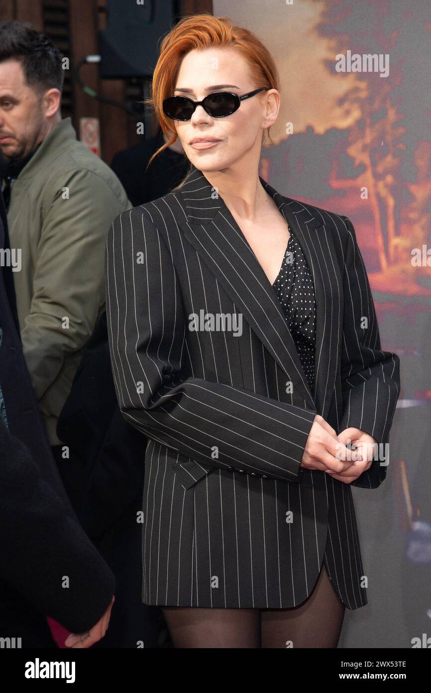 Netflix scoop hi-res stock photography and images - Alamy