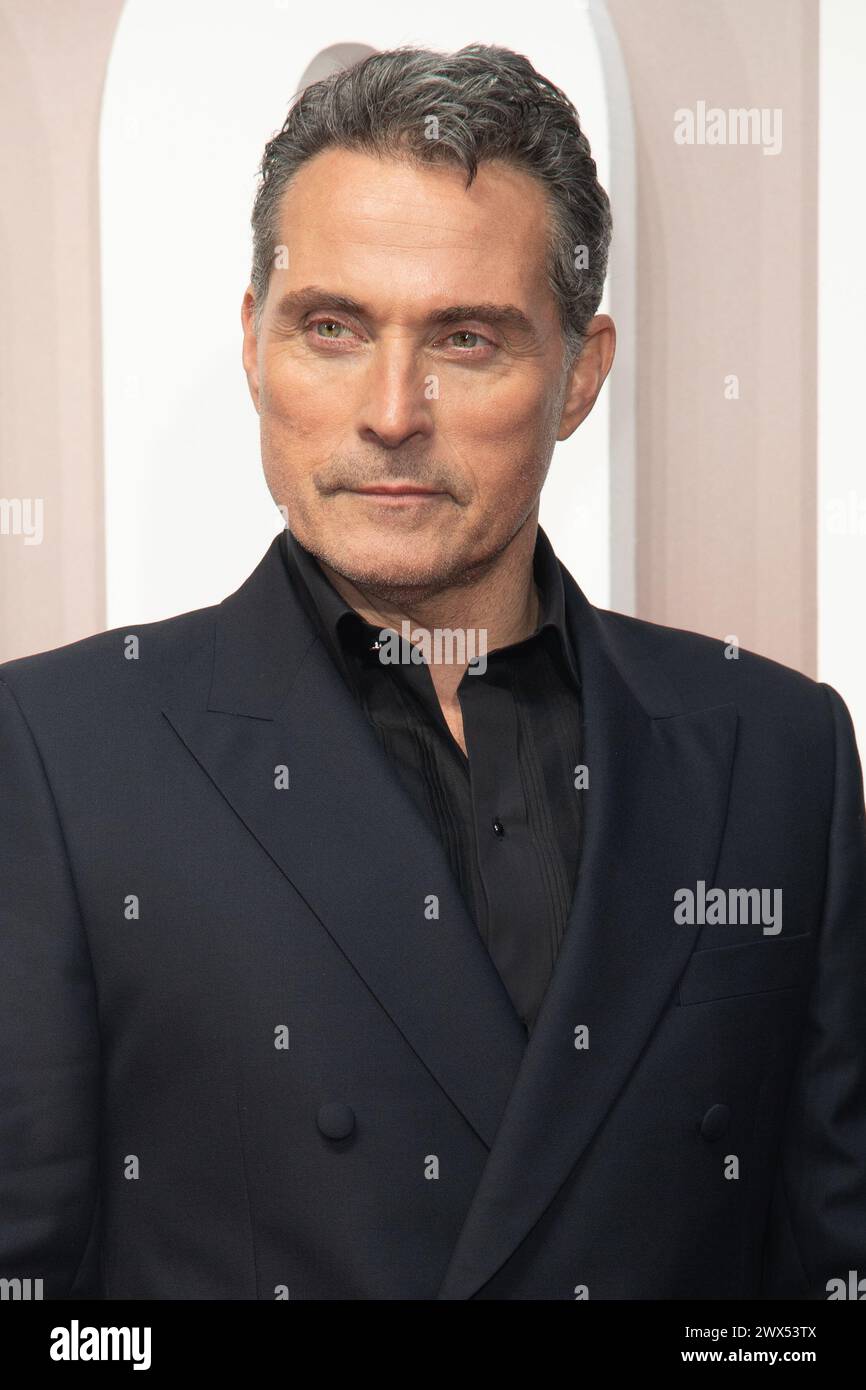 Netflix scoop hi-res stock photography and images - Alamy