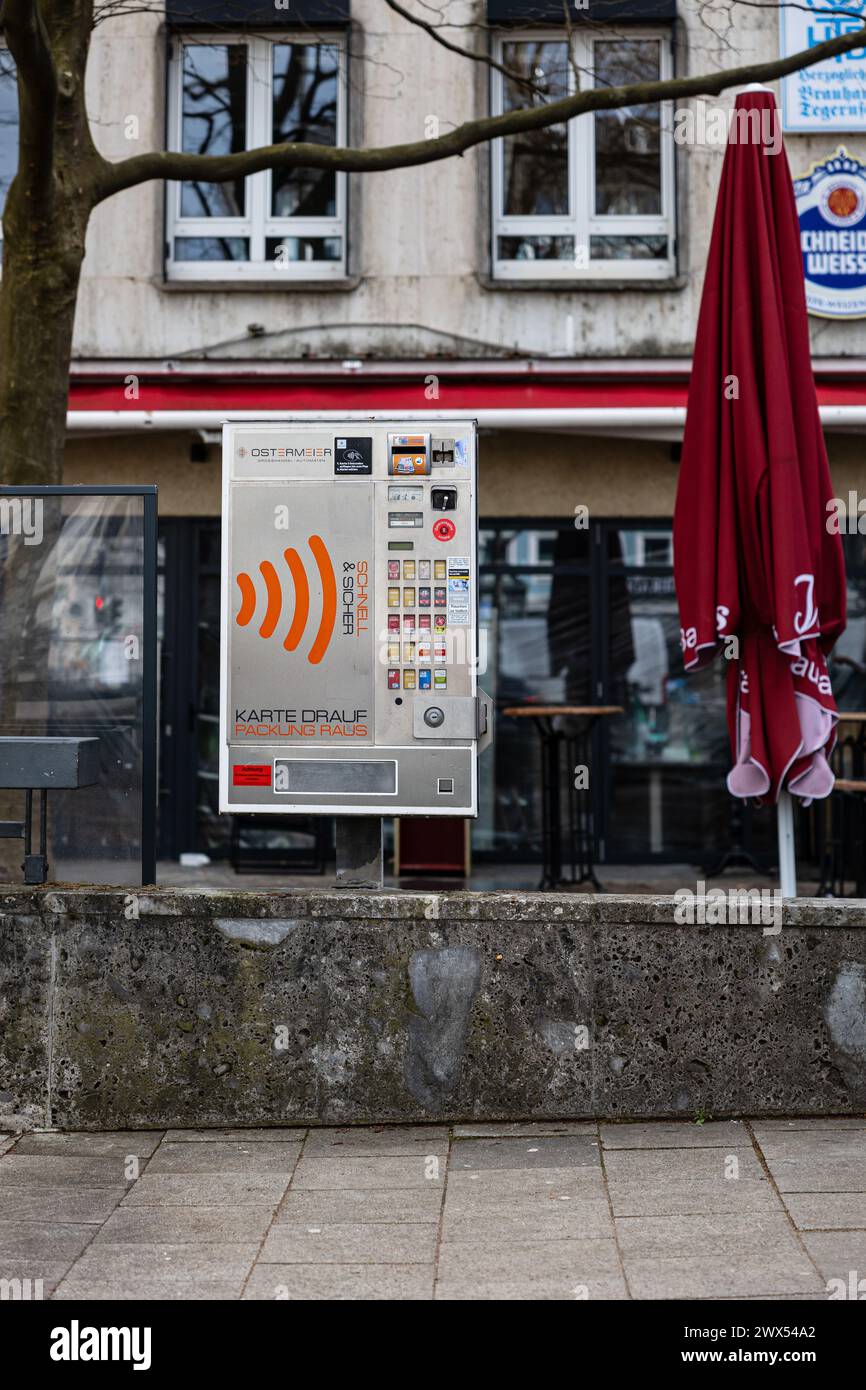 Kippenautomat hi-res stock photography and images - Alamy