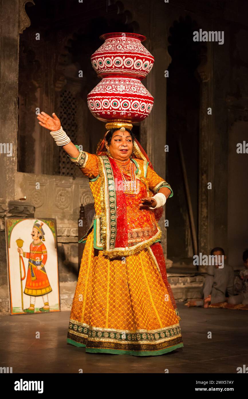 Bhavai folk dance hi-res stock photography and images - Alamy