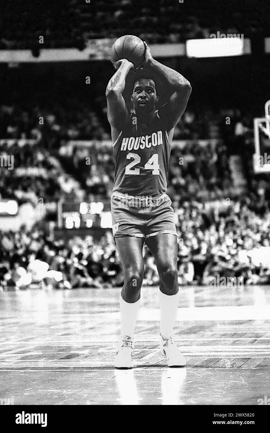 Moses Malone (24) Houston Rockets, 1981 Stock Photo - Alamy